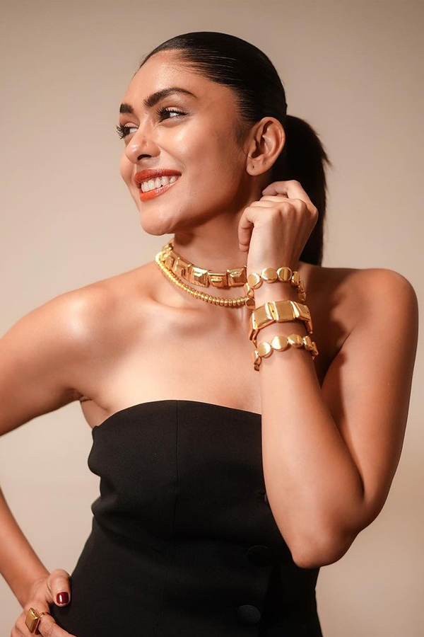 Birthday Special : Mrunal Thakur Latest Photos Goes Viral - Sakshi Birthday Special : Mrunal Thakur Latest Photos Goes Viral - Sakshi